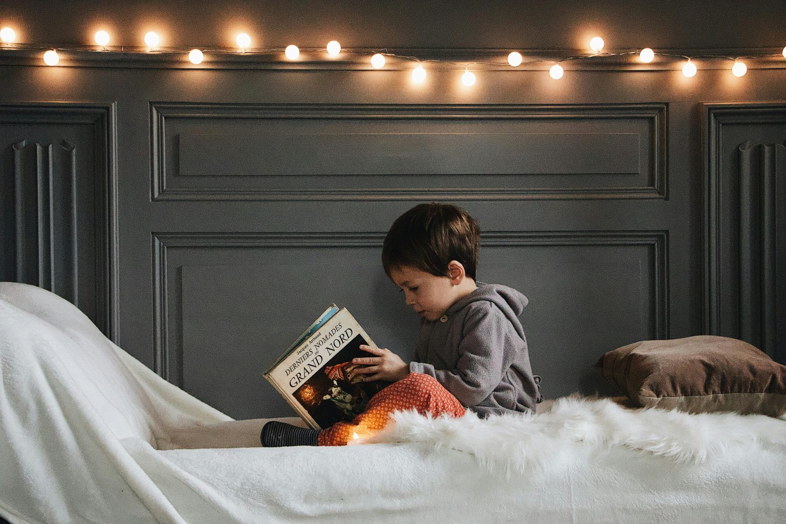 When Do Kids Start Reading? Key Stages of Early Literacy